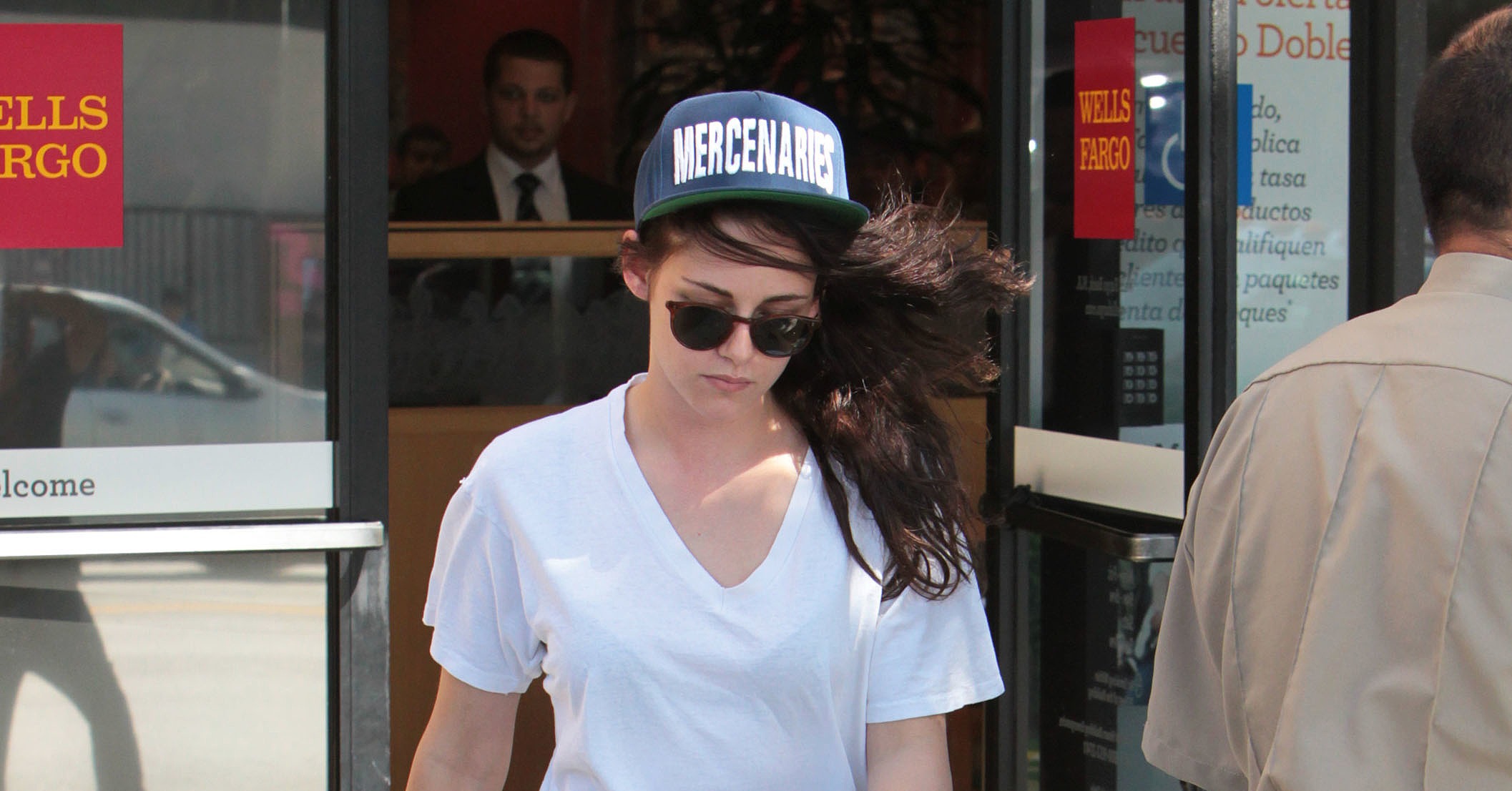 Kristen Stewart wore ripped jeans in LA. | Kristen Stewart, What's Up ... Kristen Stewart wore ripped jeans in LA. | Kristen Stewart, What's Up ...