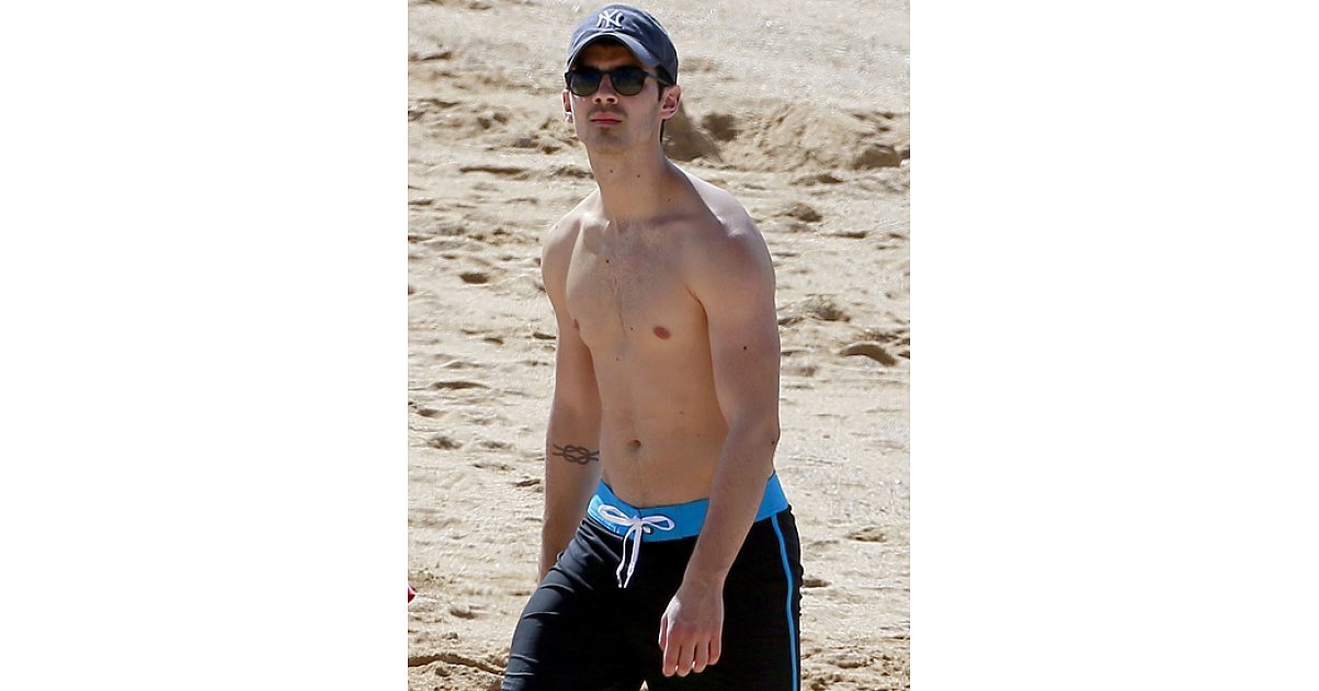 Joe Jonas | 2014 Shirtless Bracket Gallery | POPSUGAR Celebrity Joe Jonas | 2014 Shirtless Bracket Gallery | POPSUGAR Celebrity
